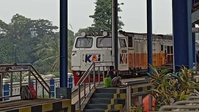 Waduh! Kereta Api Pangrango Sukabumi-Bogor Mogok di Stasiun Maseng ...