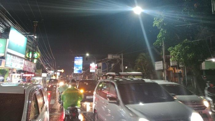 Jalan Raya Puncak Bogor Diberlakukan One Way Menuju Jakarta, Kuliner di ...