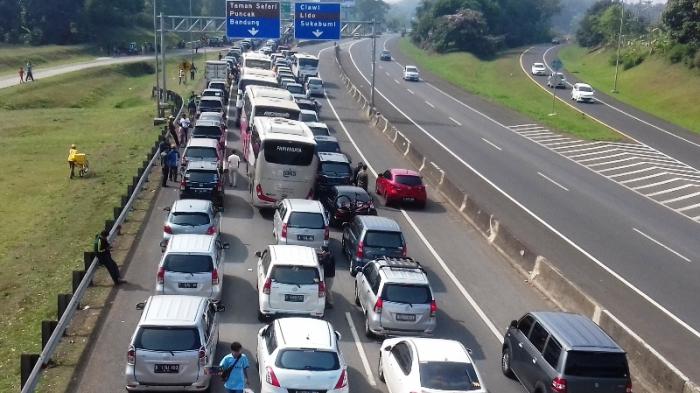 Kendaraan Menuju Puncak Padat Hingga 4 Kilometer - Tribunnewsbogor.com
