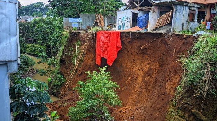 Jenazah Korban Longsor Muarasari Bogor Sudah Dibawa ke Kampung Halamannya, Dimakamkan di ...