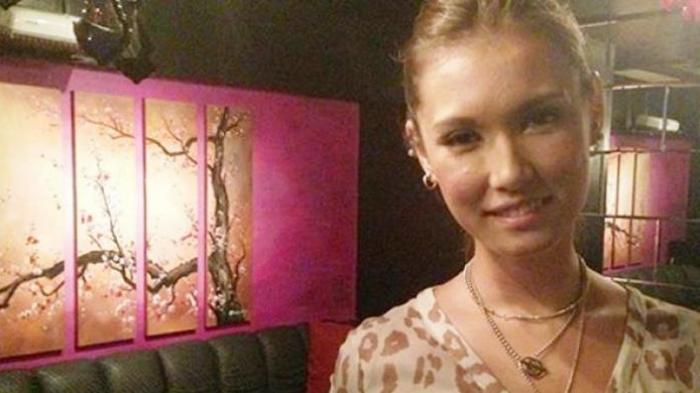 Maria Ozawa Sedang di Bali, Posting Foto Lagi Pakai Bikini di Pinggir Kolam Renang ...