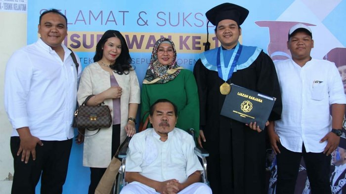 Mat Solar Hadiri Wisuda Putranya, Ini Sosok Sang Anak yang Berprestasi ...