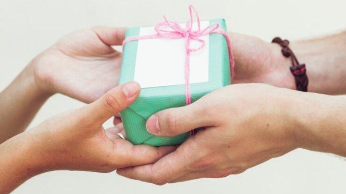 5 Arti Mimpi Mendapat Hadiah, Benarkah Pertanda Rezeki Besar Akan ...