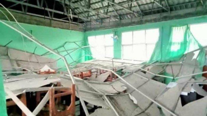 Diterpa Hujan Deras dan Angin Kencang, Atap Ruang Kelas SD di Ciomas Bogor Ambruk ...