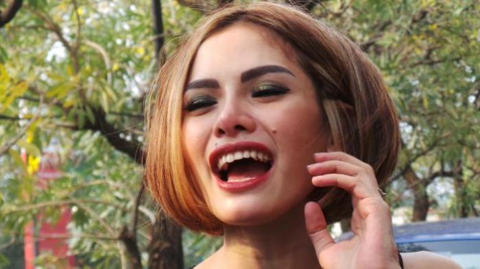 Posting Foto Tanpa Busana di Pantai, Tato Nikita Mirzani Hiasi Tubuhnya - Tribunnewsbogor.com