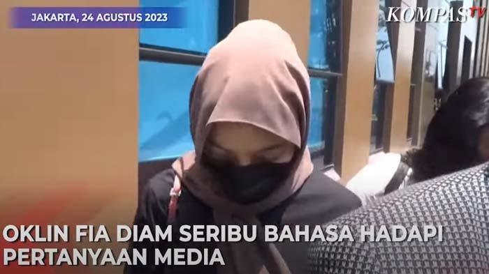 Raut Wajah Oklin Fia saat Diperiksa Polisi, Sang Selebgram Deg-degan Ditanya Konten Jilat Es ...