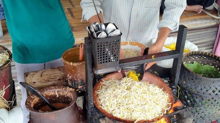 Menikmati Lezatnya Toge Goreng Pak Abung, Makanan Legendaris Khas yang ...