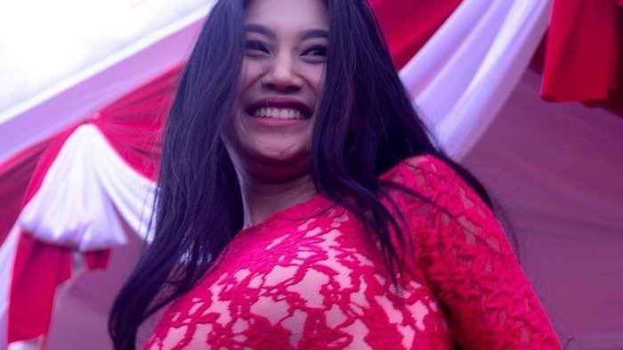 Goyang Dada Terlalu Hot, Baju Pamela Safitri Melorot - Tribunnewsbogor.com