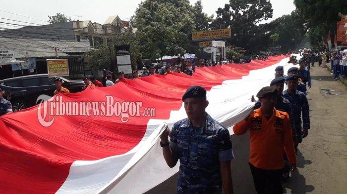 Wow! Ini Suasana dan Penampakan Bendera Kirab Merah Putih di Cibinong ...