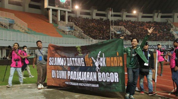 Jak Mania dan Kabo Mania Tunjukkan Keharmonisan di Stadion Pakansari ...