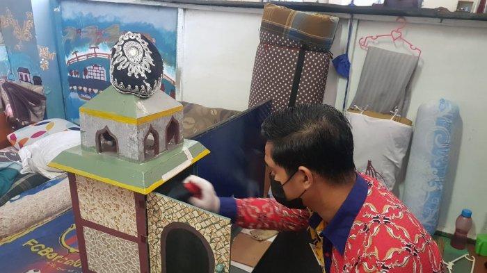 Petugas Lapas Khusus Kelas IIA Gunung Sindur Geledah Kamar Hunian, Ini ... Petugas Lapas Khusus Kelas IIA Gunung Sindur Geledah Kamar Hunian, Ini ...