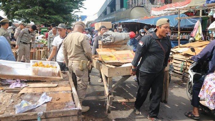 Satpol PP Bongkar 400 Lapak PKL di Pasar Anyar Kota Bogor, Pedagang Sayur Hingga Buah Digusur ...