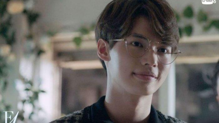 Profil Win Metawin, Aktor yang Sempat Keracunan Jelang Ultah Ke-23 ...