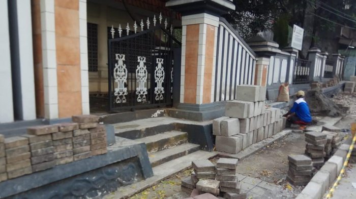 Dishub Kota Bogor Perbaiki Median Jalan, Paving Block Trotoar Pulo ...