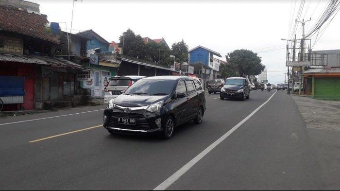 Lalu Lintas di Jalan Raya Puncak Bogor kawasan Gadog Saat Ini Ramai ...