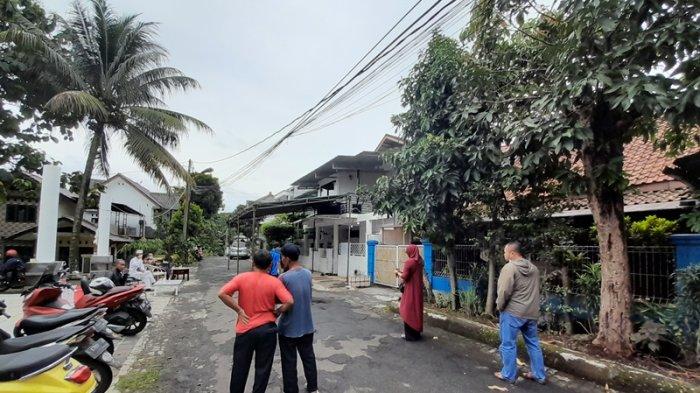 Idang Rasjidi Berpulang, Para Penggemar Datangi Rumah Duka di ...