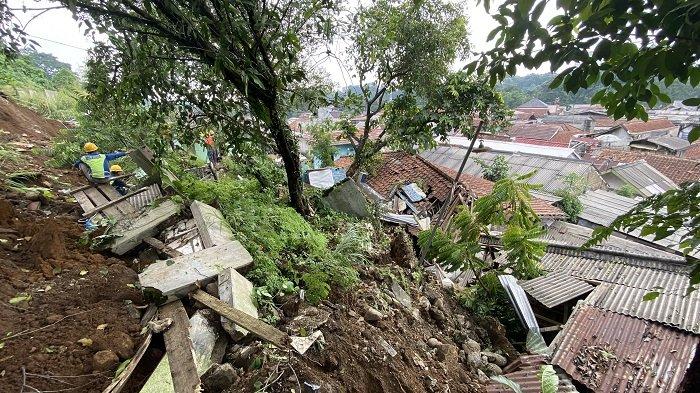 Penampakan 2 Rumah Warga Sempur Bogor Usai Tertimbun Longsor, Bergeser 15 Meter dan Porak ...