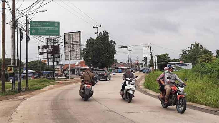 Arus Lalu Lintas di Simpang Jalan Raya Bambu Kuning Lancar Tanpa ...