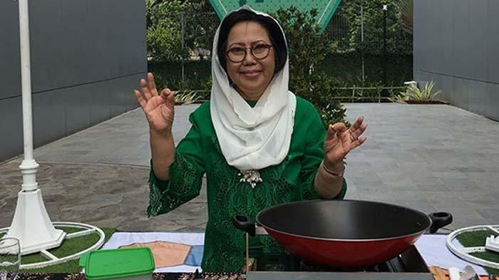 Chef Sisca Soewitomo Unggah Foto Gantung Panci, Pensiun ...