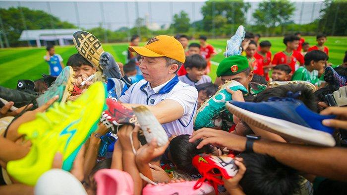 Kick Off Mini Soccer Wali Kota Cup 2025 , Puluhan Pemain Bola Cilik ...