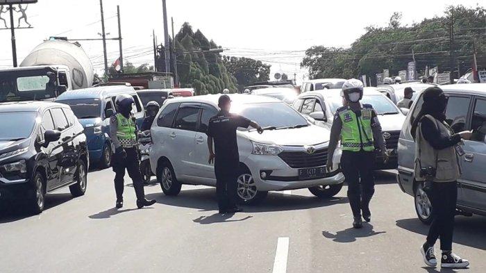 Telat Bayar Pajak Kendaraan, Pengendara Mobil Terjaring Polisi di Simpang Sentul Bogor ...
