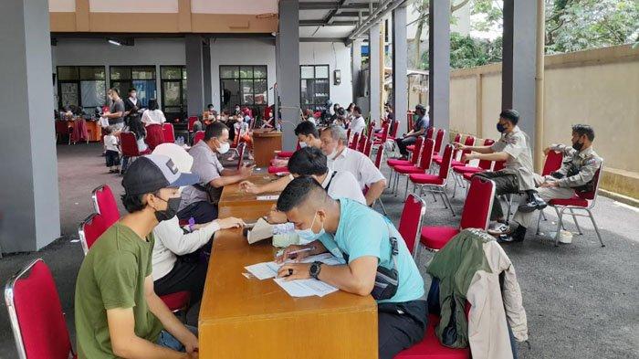 428 Orang Vaksinasi Booster di Kantor Kecamatan Bogor Timur, Camat ...