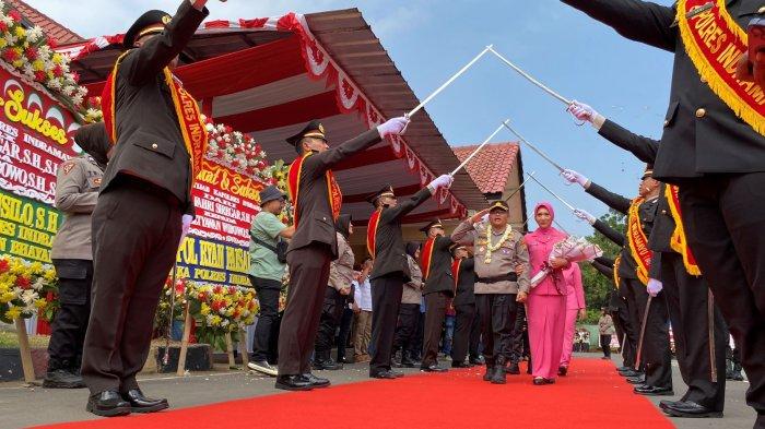Suasana Haru Pelepasan Kapolres Indramayu AKBP M Fahri Siregar, Digantikan AKBP Ari Setyawan ...