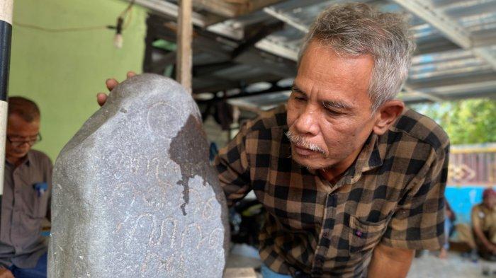 Cerita Pak Oncom Temukan Batu Bertuliskan Aksara Kuno di Sekitar Situs ...