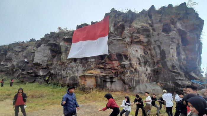 Cara Para Pecinta Alam di Kuningan Rayakan HUT Kemerdekaan RI, Bendera ...