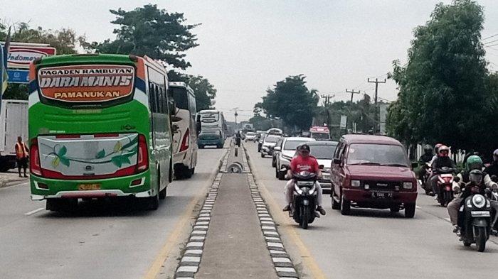 Imbas One Way di Tol Cipali, Ribuan Kendaraan Angkutan Umum Padati ...