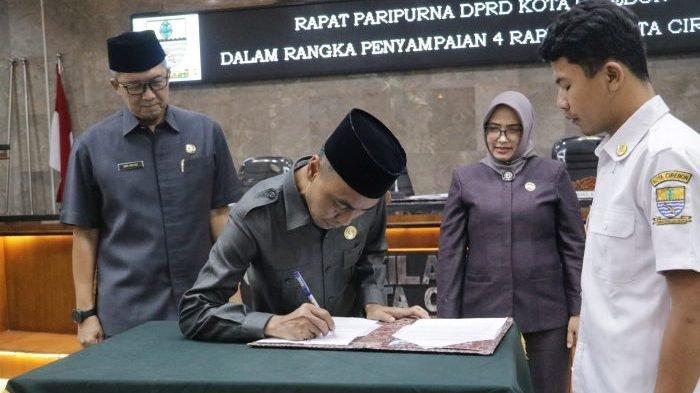 Disetujui Seluruh Fraksi, DPRD Kota Cirebon Bentuk Empat Pansus Raperda Inisiatif ...