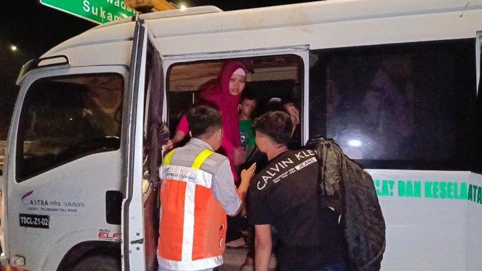 Update Kecelakaan Bus Setia Negara Jakarta-Cirebon Terbalik di Tol ...
