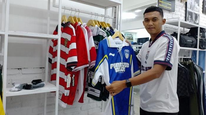 Berawal Suka Fashion Jersey Klasik Retro, Pemain Persib Ini Luncurkan ...