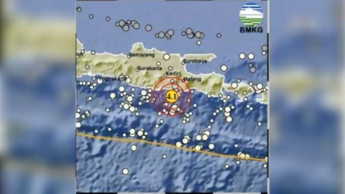 Baru Saja Gempa Bumi Melanda Blitar Malam Ini, BMKG Sebut Pusat Lindu di Laut - Tribuncirebon.com