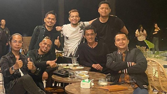 Personel Band Kapten Kunjungi Mapolres Kuningan, Klaimnya Silaturahmi ...