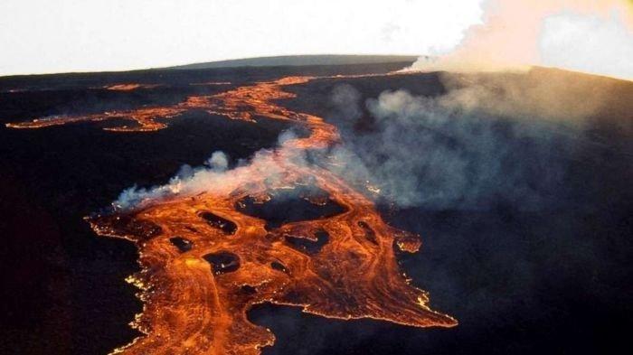 40 Tahun 'Diam', Gunung Api Terbesar di Dunia Mauna Loa Meletus ...