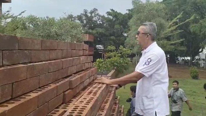 Dapat Kabar Gapura Candi Bentar Retak, Gusmul Sidak Alun-alun Kejaksaan ...