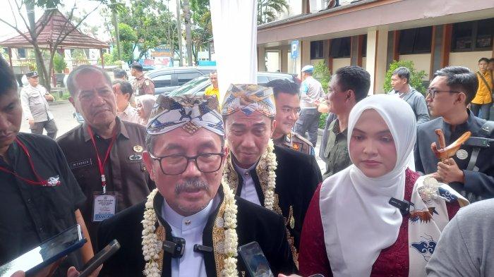 Dapat ‘Restu’ Gubernur Dedi Mulyadi, Bupati Imron Gaspol Perbaikan Jalan Cirebon, Tuntas 2027 ...