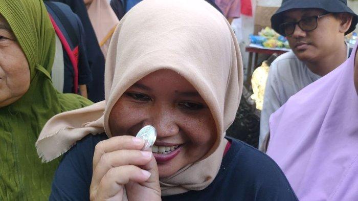 Jaroah, Emak-emak yang Dapat 1 Koin Hasil Surak Grebeg Syawal Keraton ...