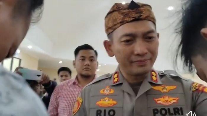 Kapolres Garut AKBP Rio Menangis di Hadapan Anak-anak yang Terlibat Geng Motor - Tribuncirebon.com