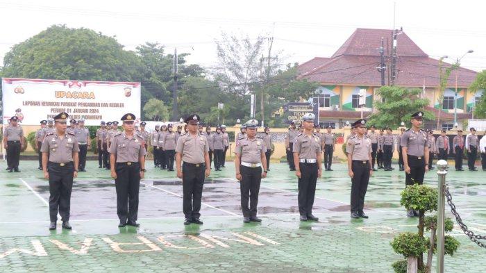 89 Polisi di Indramayu Dapat Kenaikan Pangkat di Awal Tahun 2024, Ini Pesan Kapolres ...