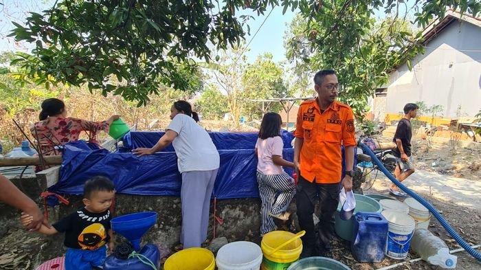 Bantuan Air Untuk Warga di Zona Kekeringan, Kalak BPBD Kuningan Klaim Hingga Kini Capai 1 Juta ...