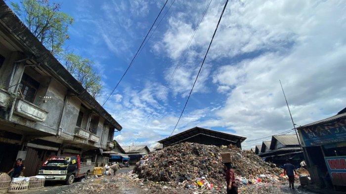 Sampah Menggunung di Pasar Induk Caringin Bandung, Imbas Pembuangan ke TPA Sarimukti Dikurangi ...