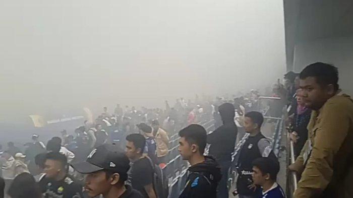 Usai Persib Dibantai Persikabo 1-4, Bobotoh Penuhi Stadion GBLA Dengan ...