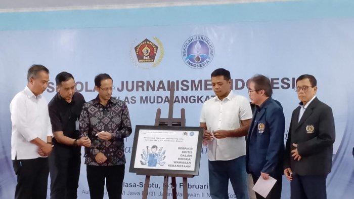 Resmi Buka Program Sekolah Jurnalisme Indonesia 2024, Nadiem Makarim Apresiasi PWI ...