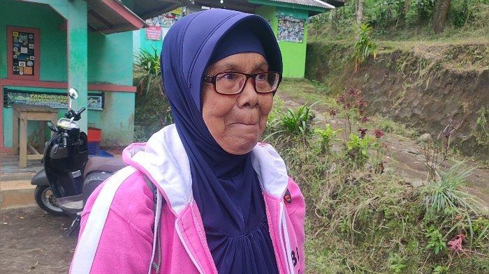 Keren! Meski Berusia 74 Tahun, Nenek Asal Bogor Ini Naik Gunung Ciremai via Apuy Majalengka ...