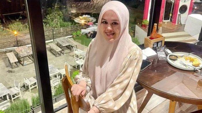SOSOK Ning Imaz, Ustazah Muda Istri Gus Rifqil dari Lirboyo yang Dihina ...