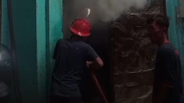 Gudang Meubel di Plered Cirebon Terbakar, Api Muncul dari Mesin Oven ...