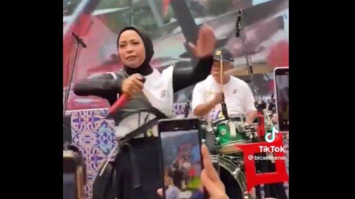 SOSOK Pak Bas, Menteri PUPR yang Trending Gara-gara Jadi Drummer Band ...
