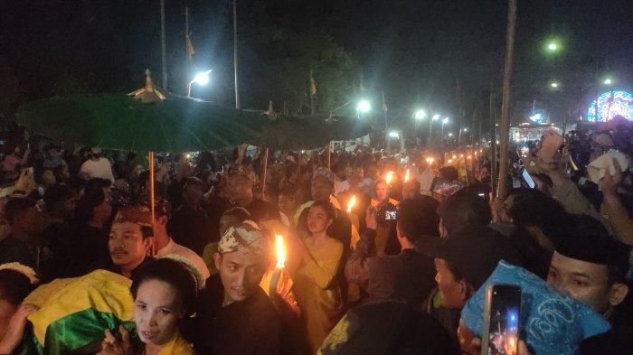 Menengok Ritual Panjang Jimat Keraton Kanoman Cirebon Saat Maulid ...